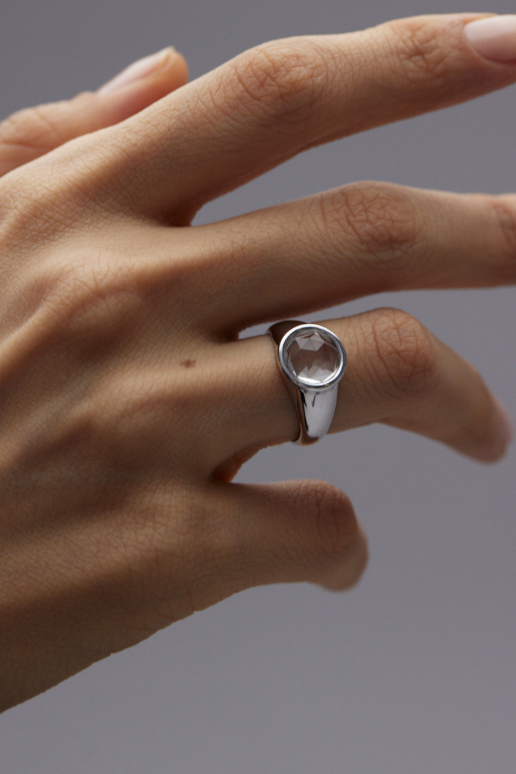 Купить кольца из золота и серебра в ювелирном магазине AVGVST